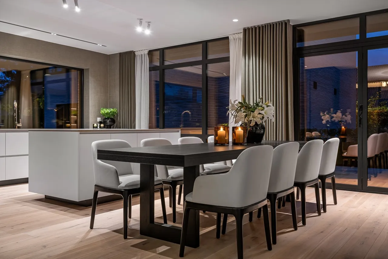 Svært lekker, påkostet leil med privat inngang på 172 m²|Vestvendt terrasse|Private hager|2 ...