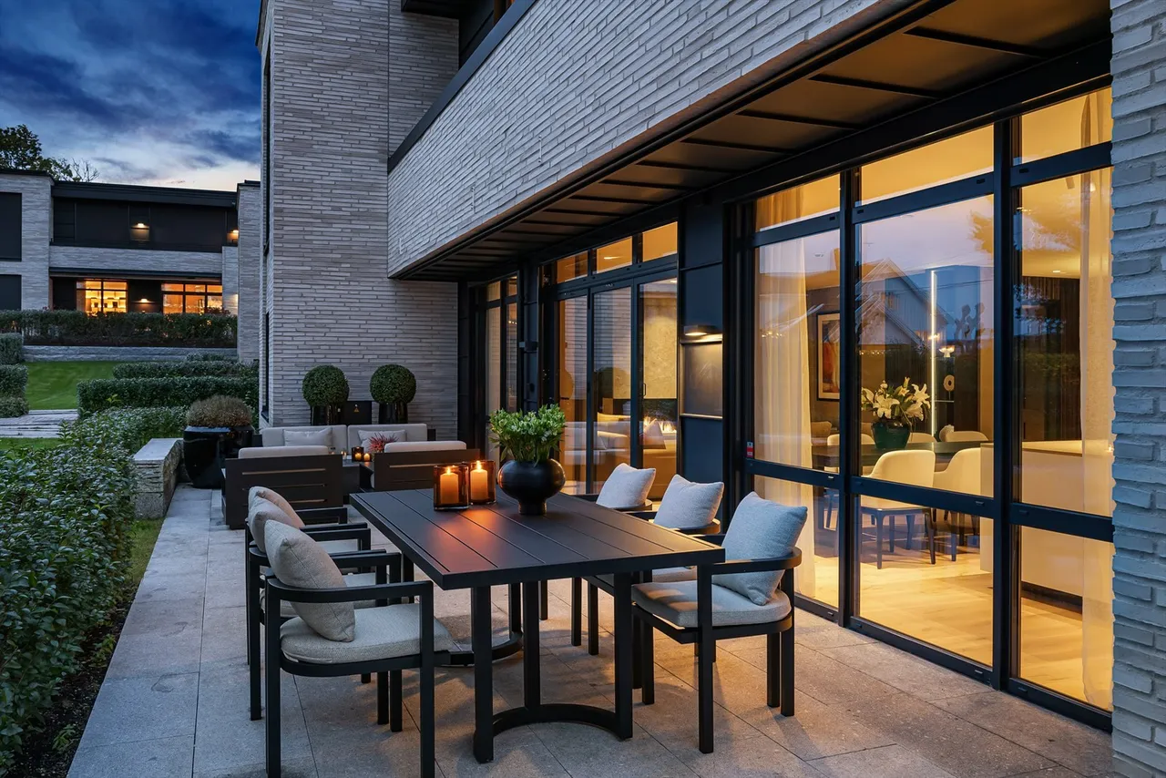 Svært lekker, påkostet leil med privat inngang på 172 m²|Vestvendt terrasse|Private hager|2 ...