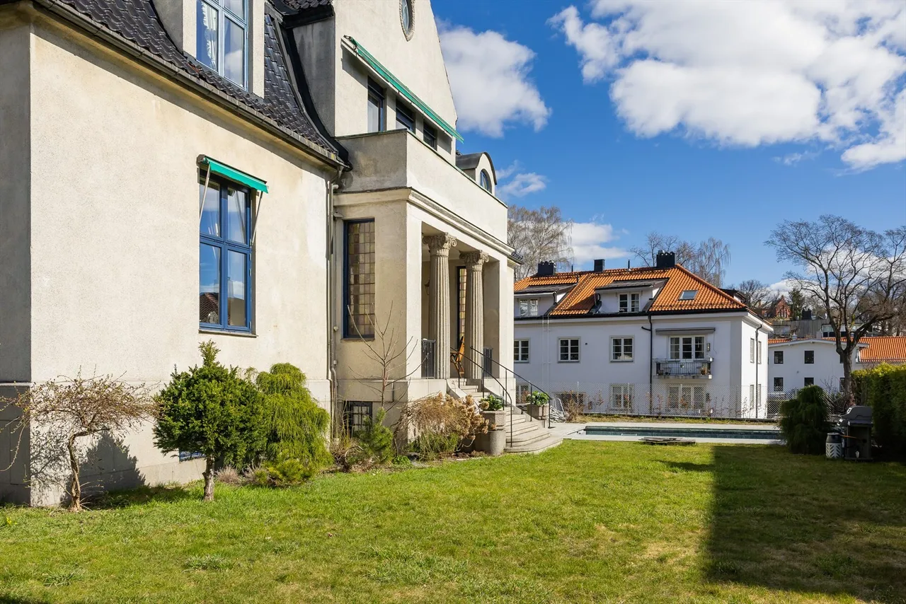 Ærverdig villaeiendom i jugendstil med svært attraktiv beliggenhet ...