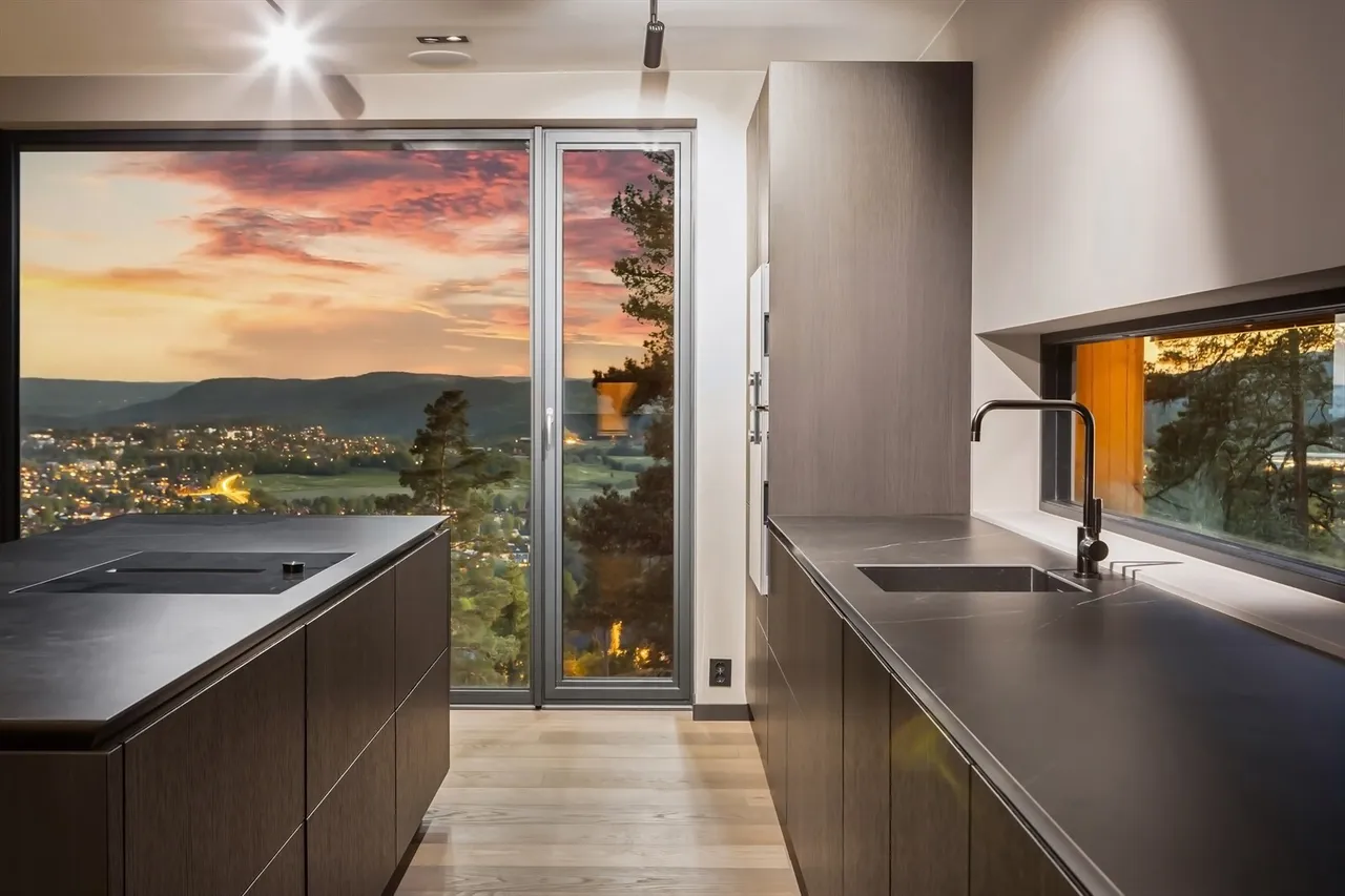 Nybygget og eksklusiv enebolig tegnet av LOGG arkitekter. Fantastisk ...