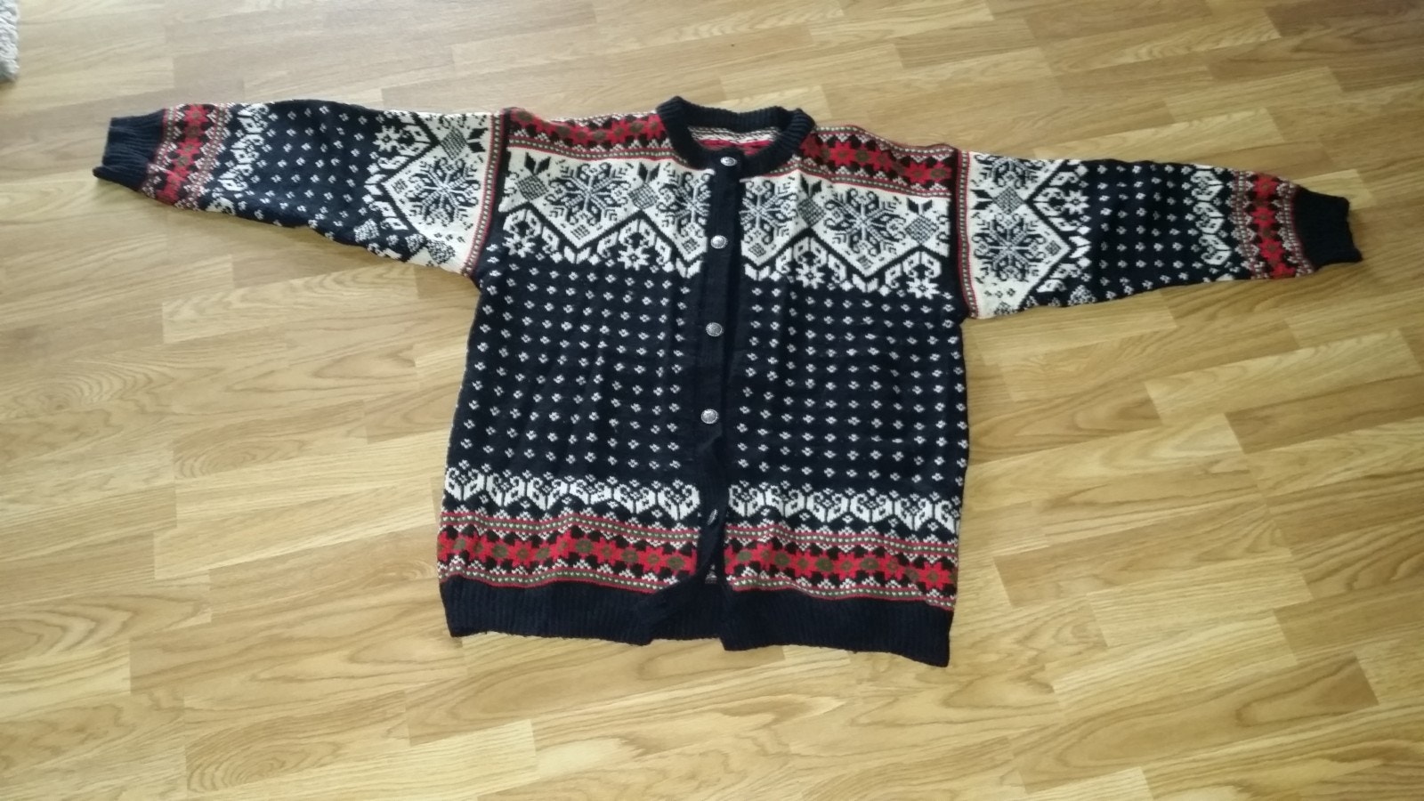 Norske hjemmestrikkede lusekofter, gensere | FINN.no