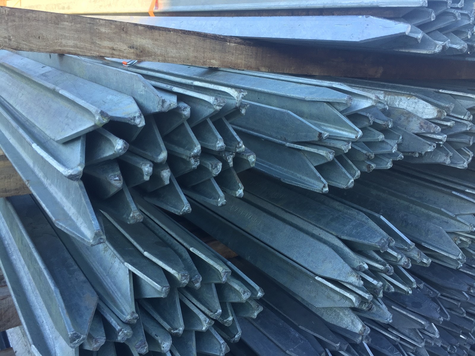 Gjerdestolper i stål | FINN-torget