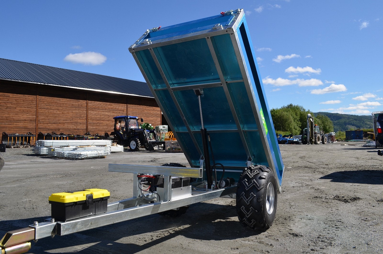 ATV HENGER MED EL.HYDR. TIPP | FINN-torget