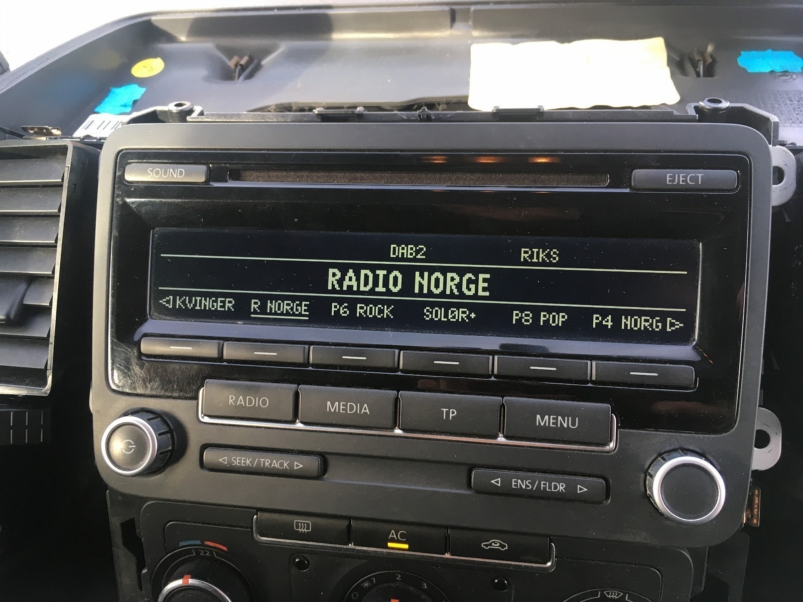 Kupp: Original VW RCD310 DAB+ med kode og mulighet for blåtann/USB AUX ...