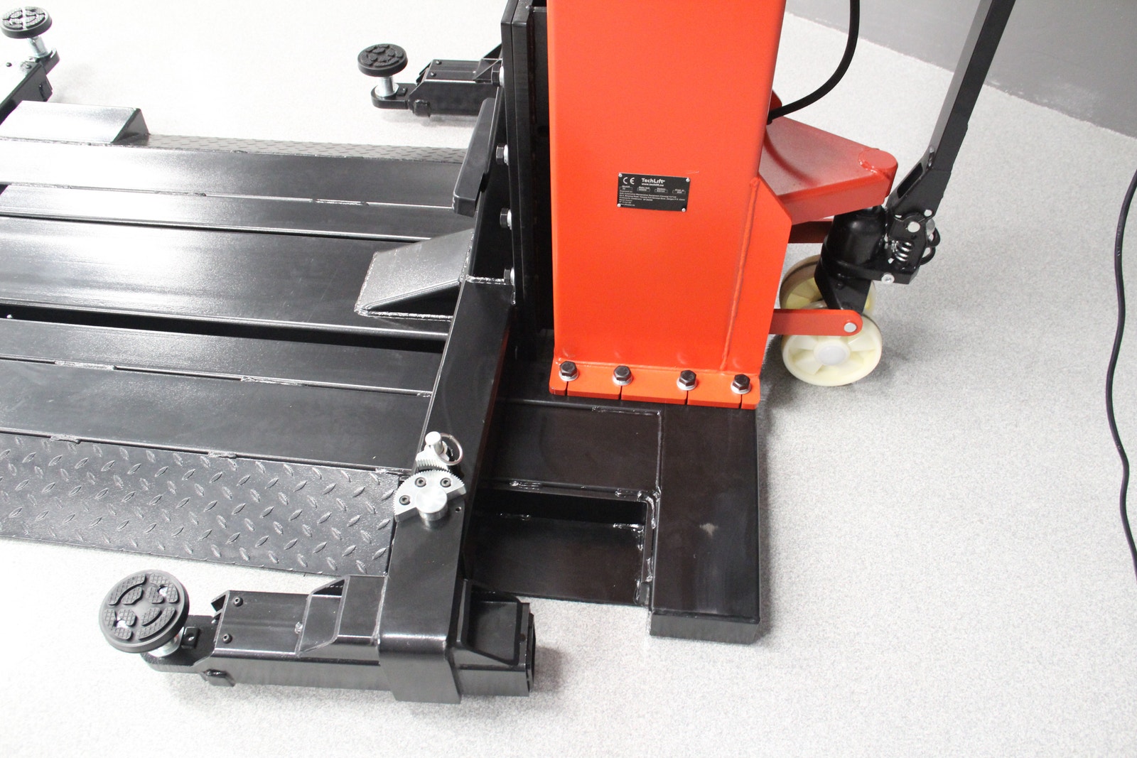 TechLift E2, ensøyler, flyttbar løftebukk, 2500kg, på lager | FINN.no