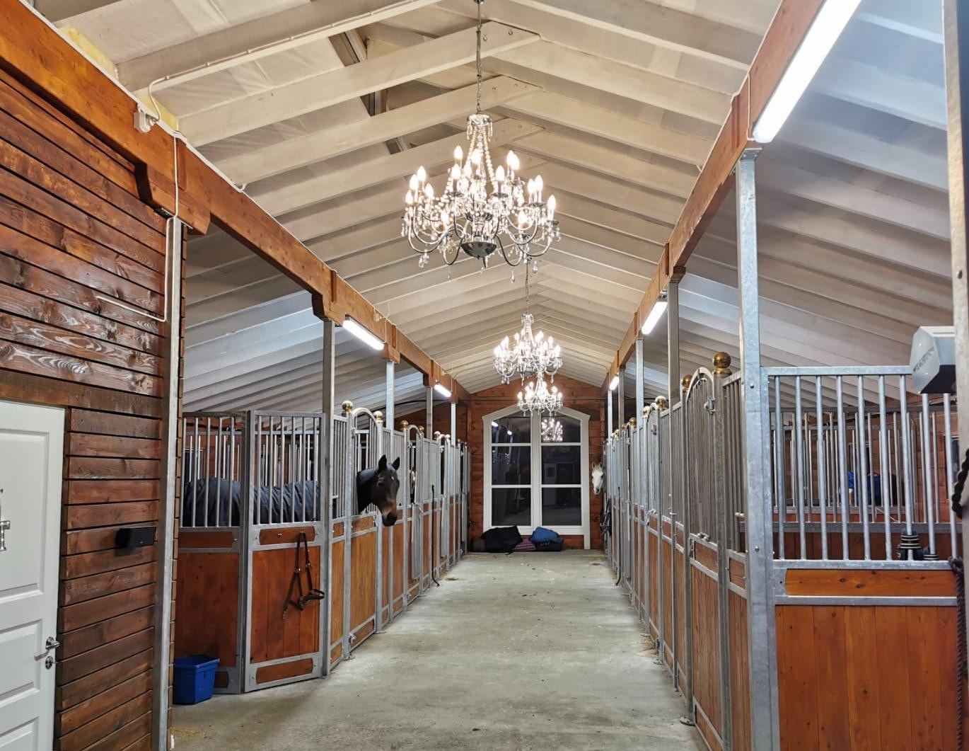 STALL - STALLSYSTEM - STALLBYGG - TRE / SANDWICH | FINN torget