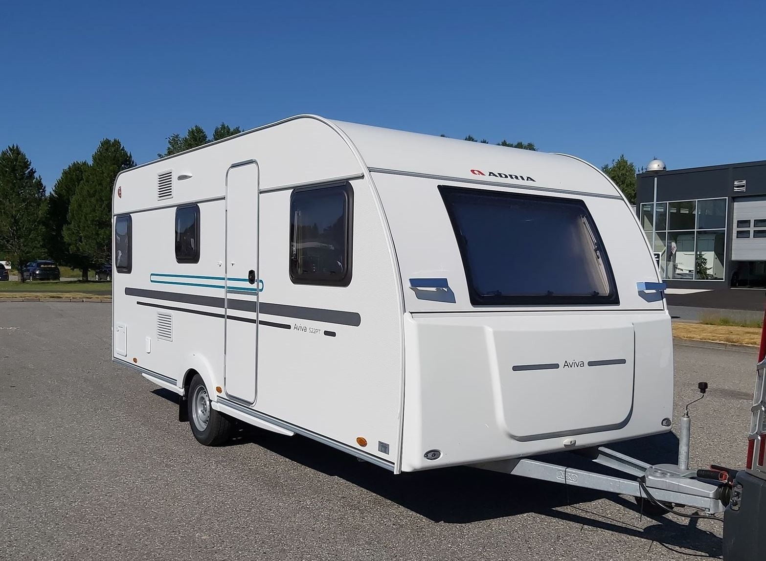 Campingvogn leies ut: Adria Aviva 522PT (1300kg) - 2021 - Soveplasser 7 ...