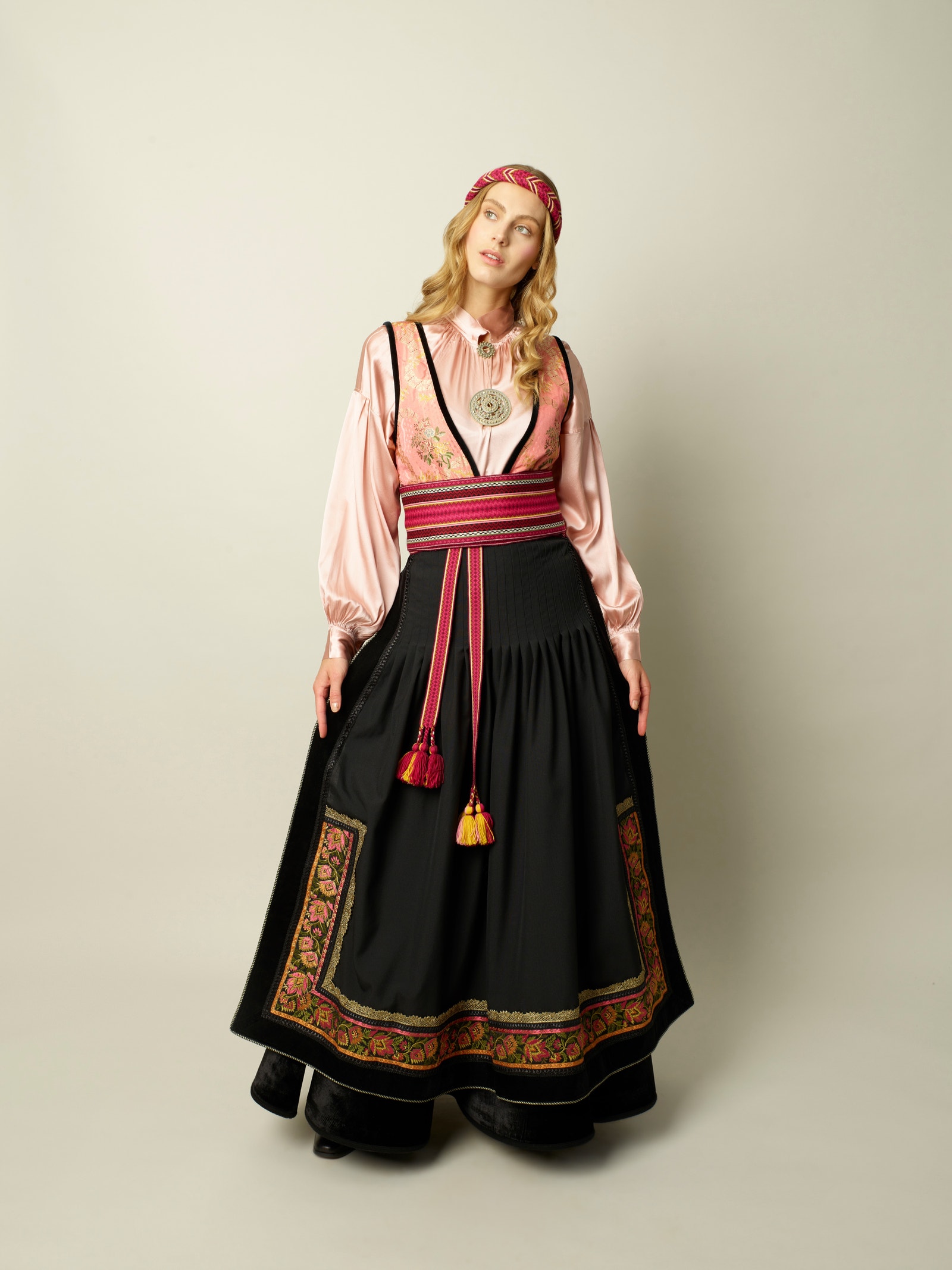 Pascal fantasistakk bunad rosa | FINN-torget