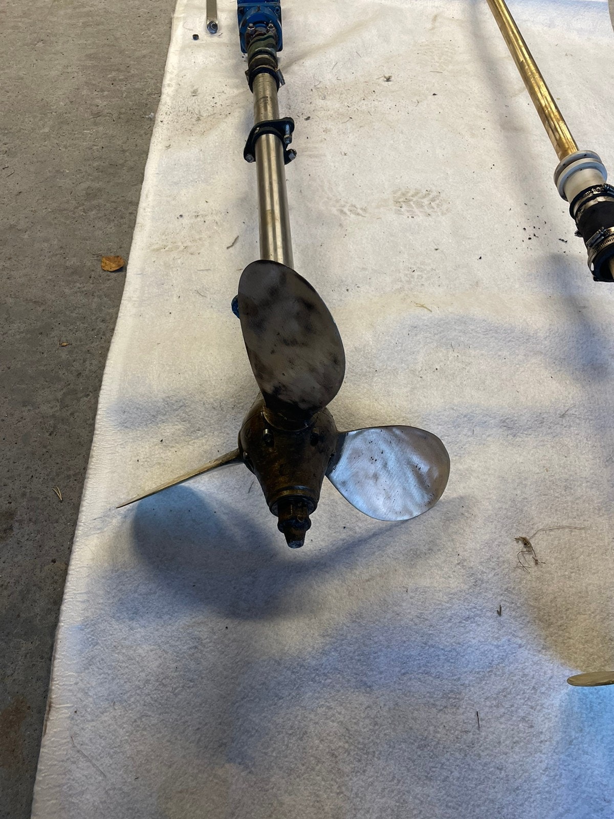 Vribart propellanlegg, propell, hydraulisk omstyring. Kom gjerne med ...