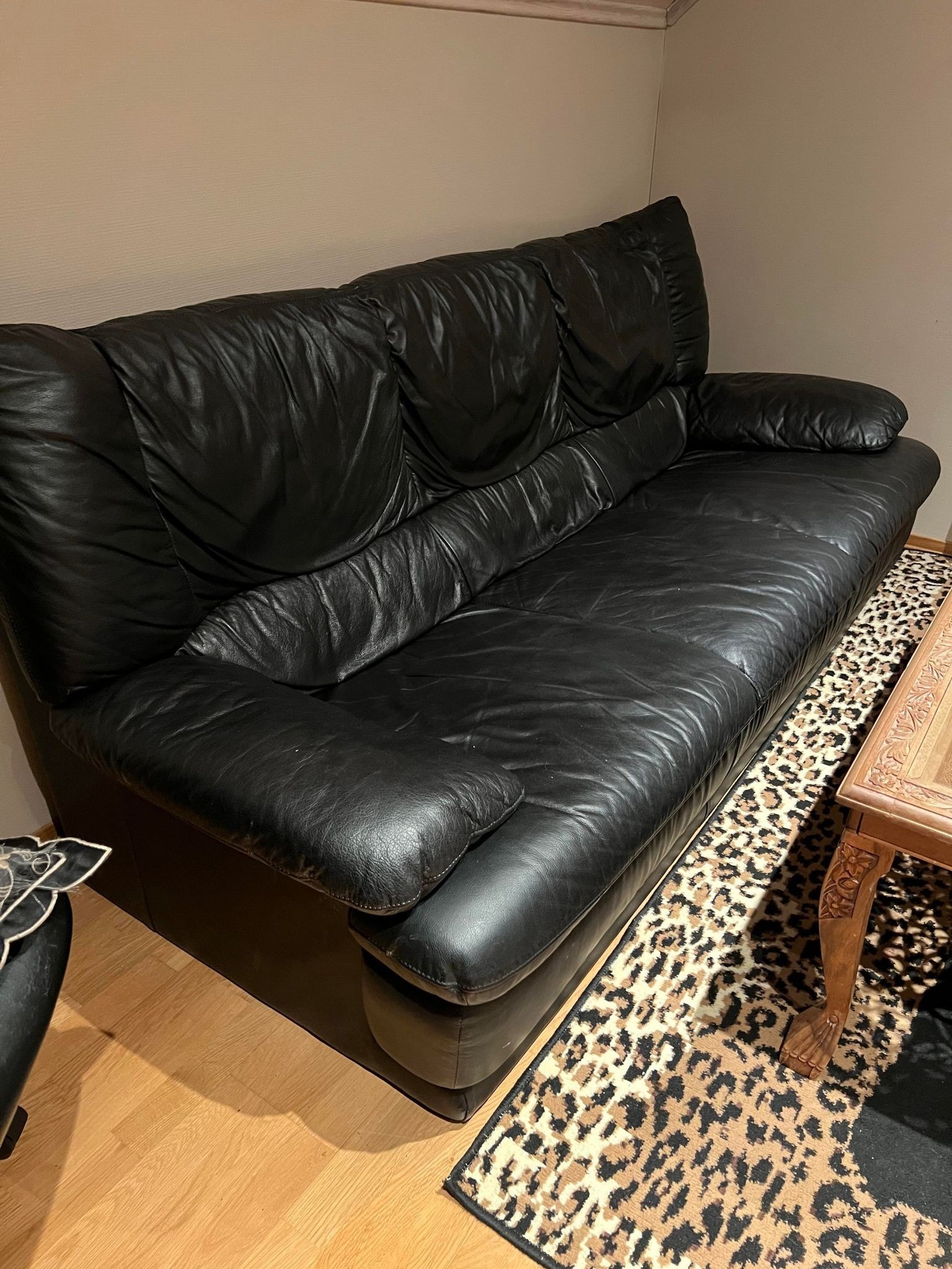 Sort Skinnsofa cm 200x90 | FINN.no