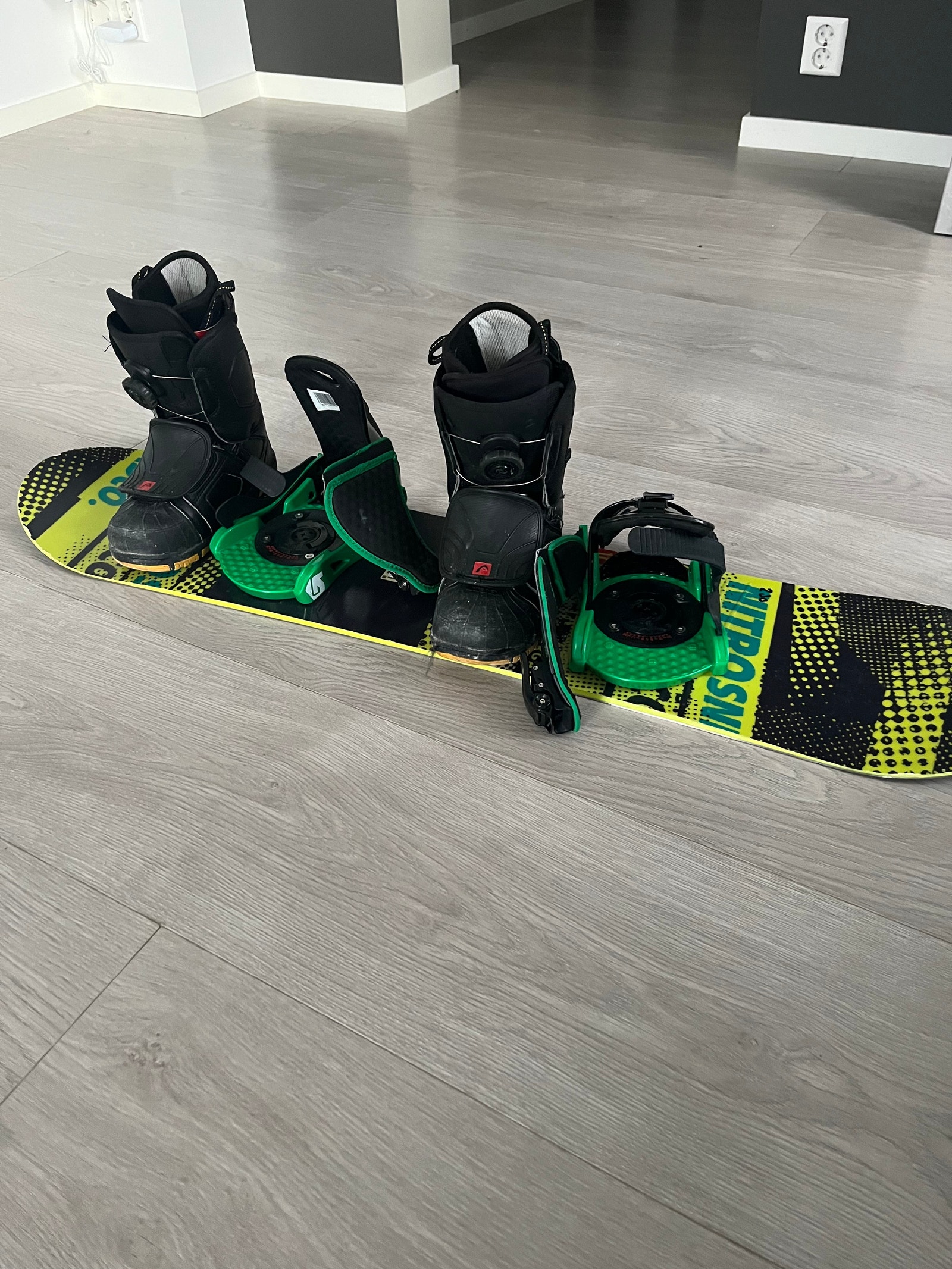 Snowboard til barn (95cm) med sko str 215 | FINN.no