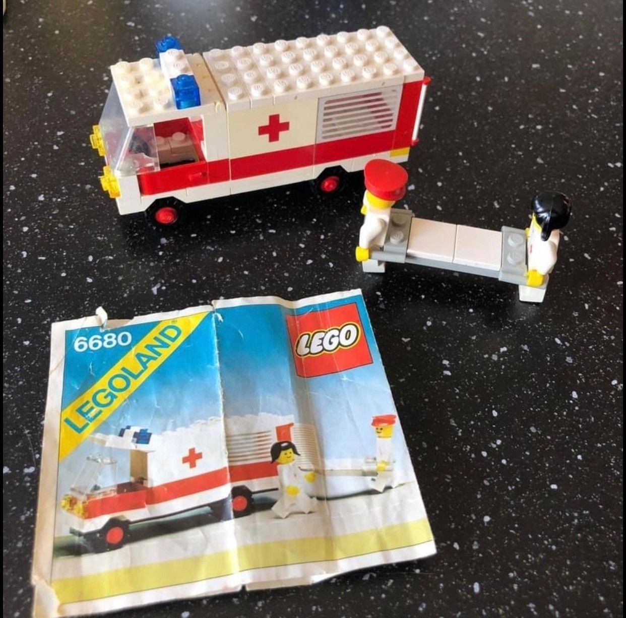 LEGO 6680 - Komplett byggesett: Ambulanse med 2 figurer (fra 1981/82 ...