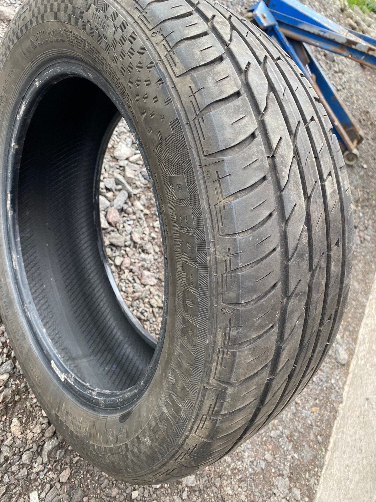 Trenger du kun ett dekk? Jeg har enkle 16’/17’/18’ og 19’ vinter og sommerdekk | FINN-torget