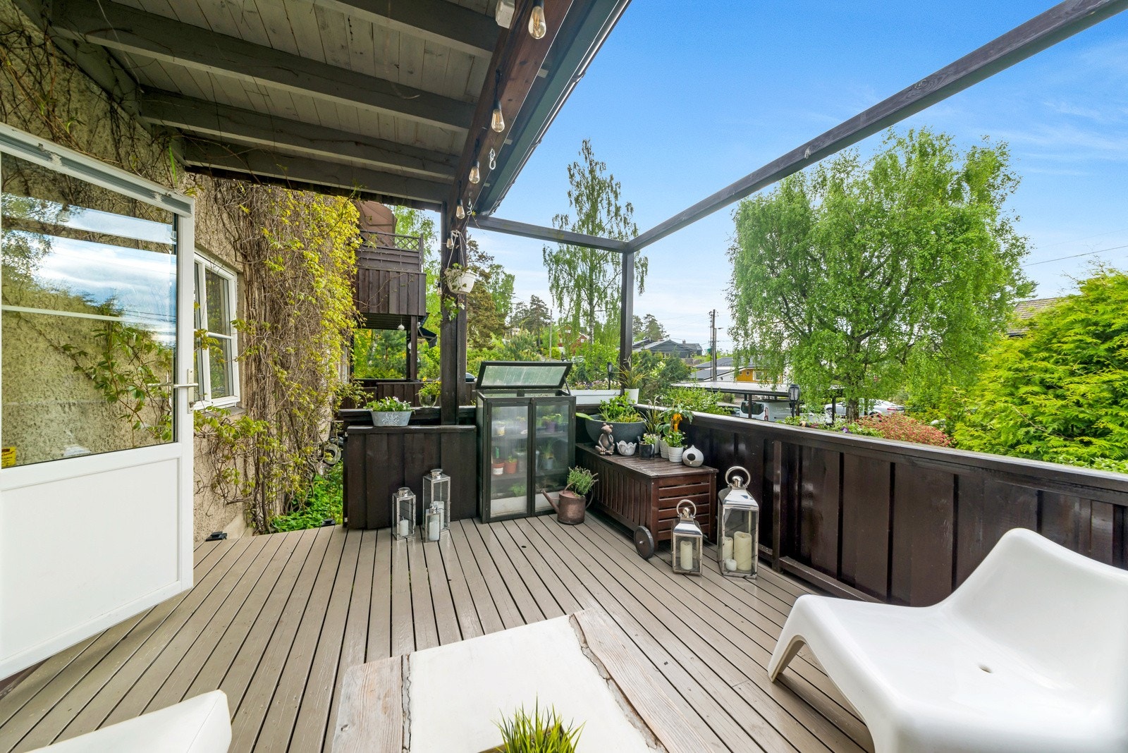 Pen og romslig 3(4)-roms over to plan med 2 stuer. Vestvendt veranda ...