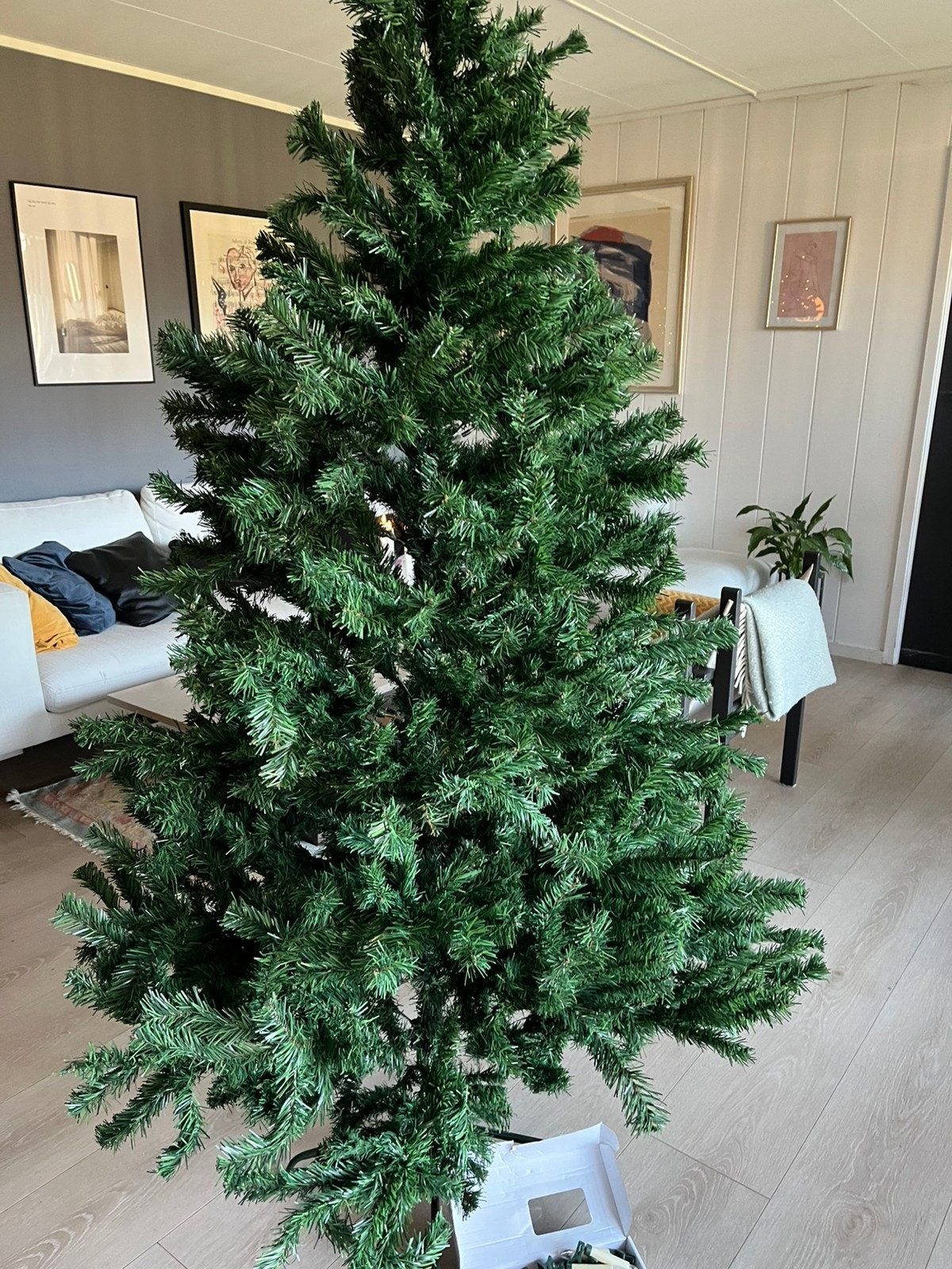 Kunstig juletre med remote lys | FINN-torget