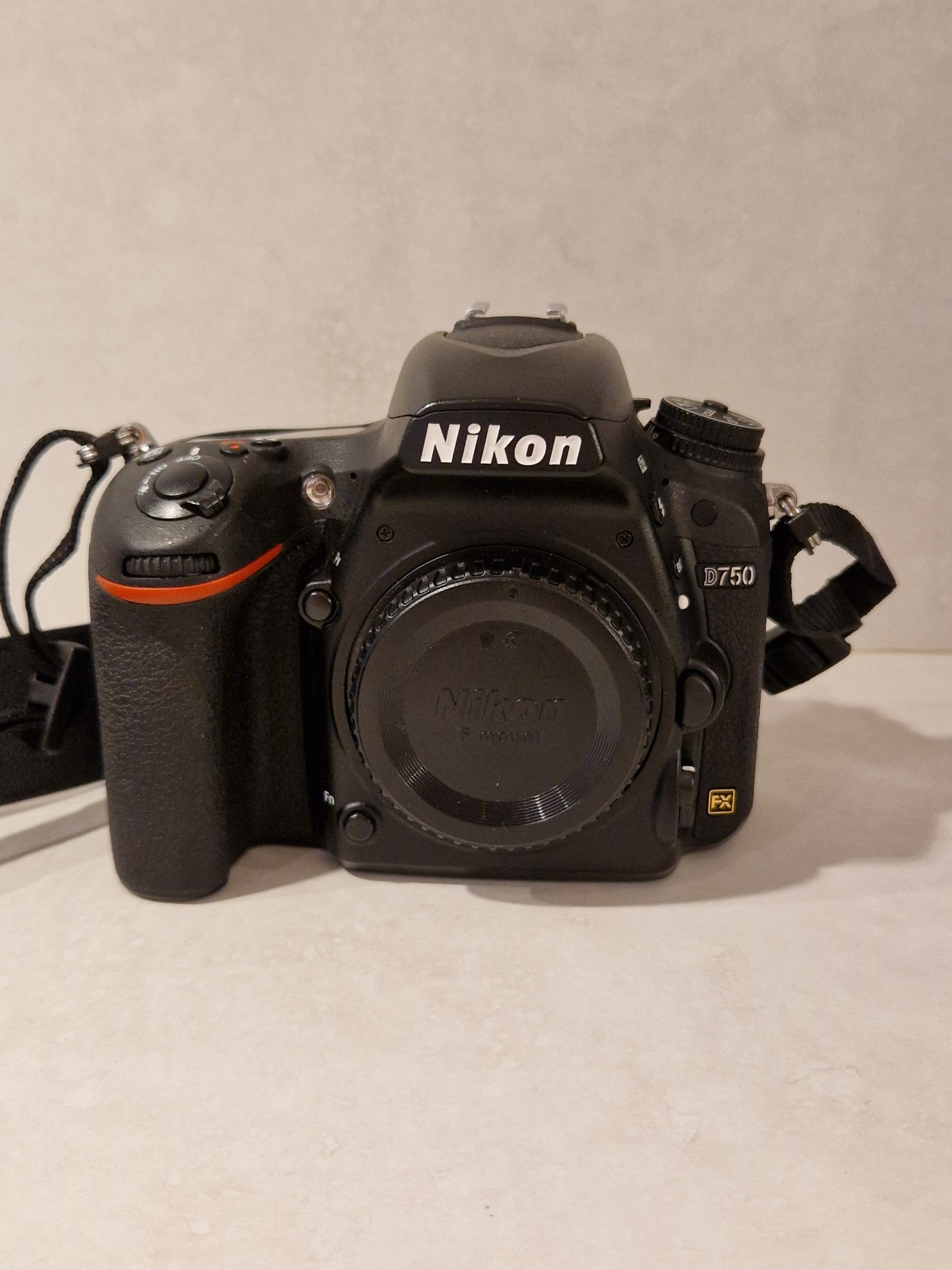 Nikon D750 m/ Objektiver og tilbehør | FINN-torget