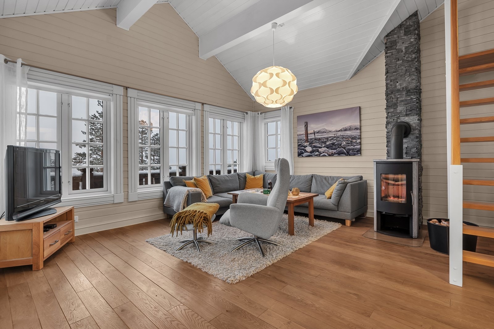 Særdeles pen og velutstyrt familiehytte med flott beliggenhet! - Hjem ...