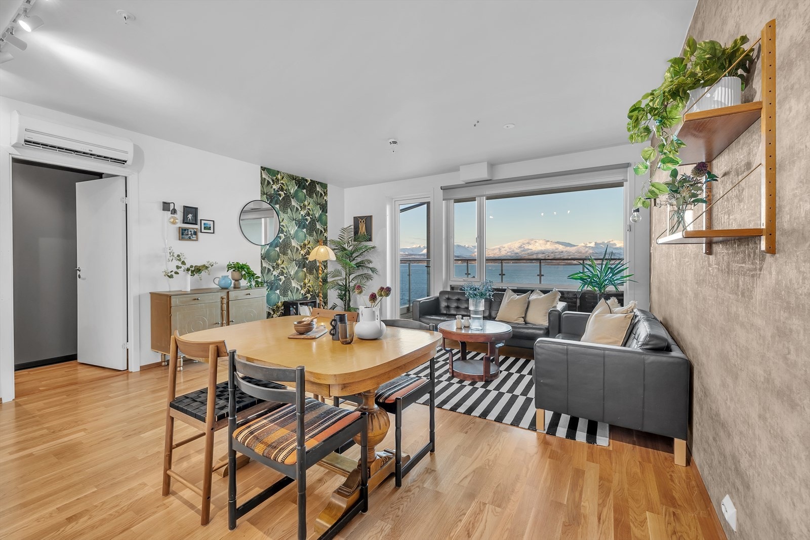 Meget pen utsikts-leilighet fra 2017 | Fantastiske solforhold ...