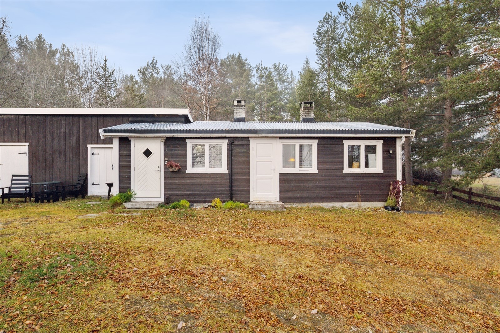 LESJASKOG - Spesiell og nostalgisk eiendom med fine detaljer, fint ...