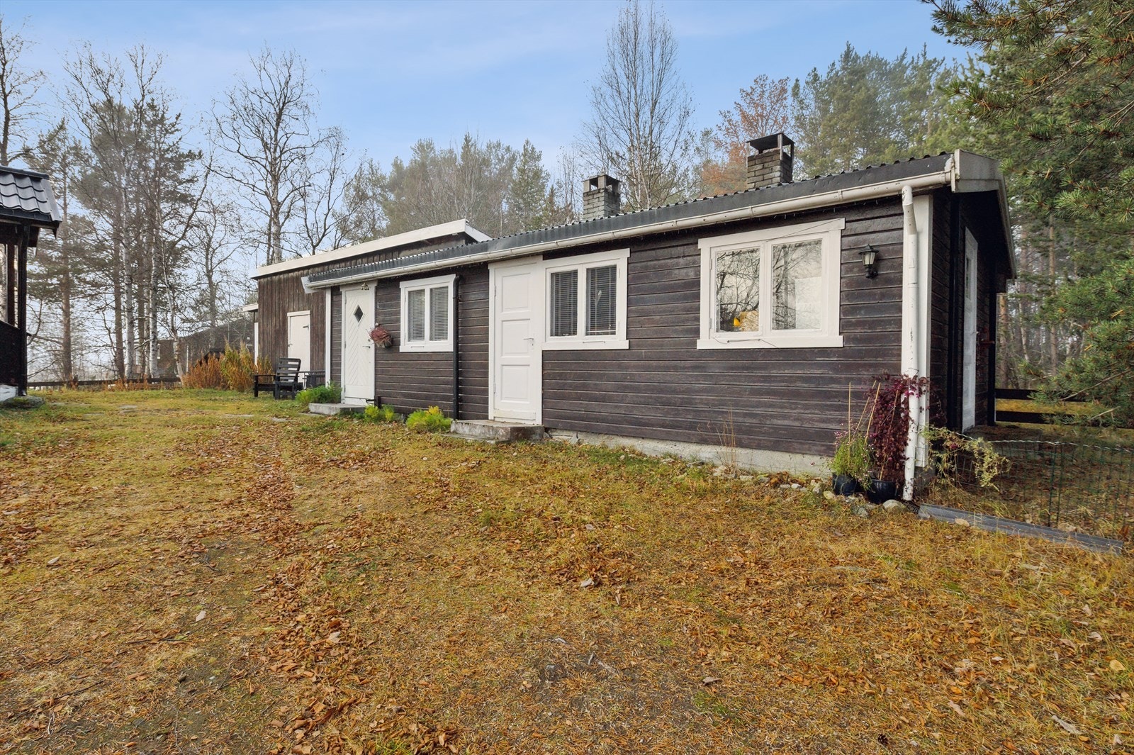 LESJASKOG - Spesiell og nostalgisk eiendom med fine detaljer, fint ...