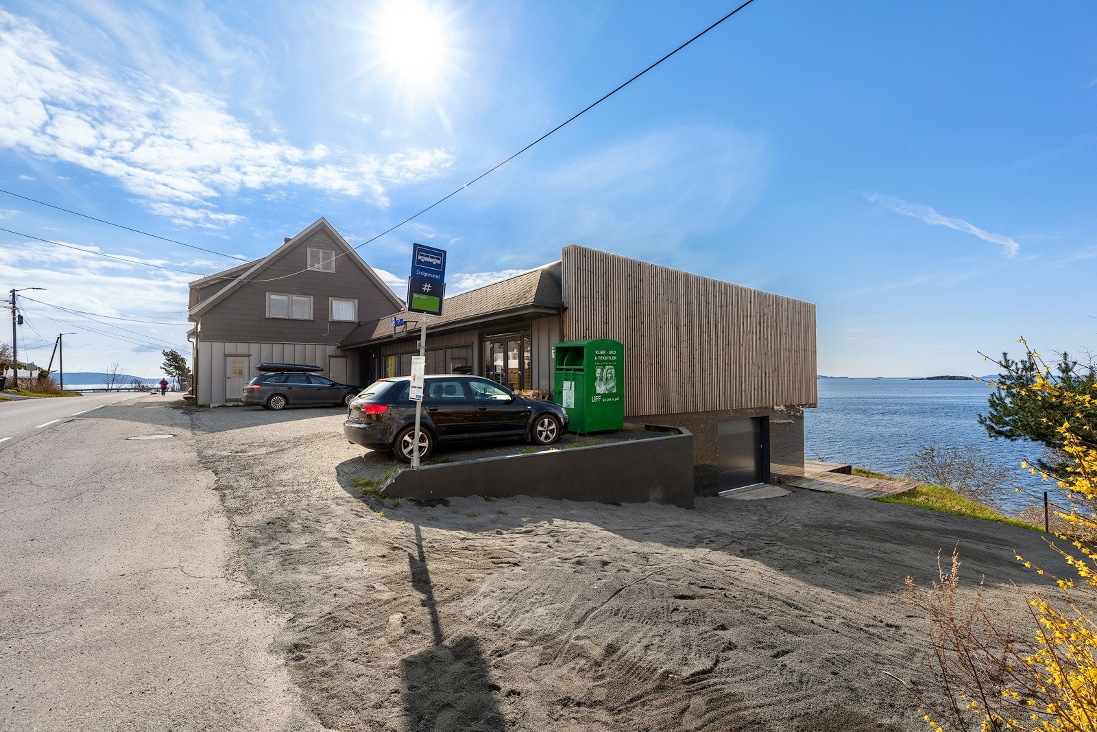 Kombinert eiendom helt i strandkanten på Tofte. Bolig - næring ...