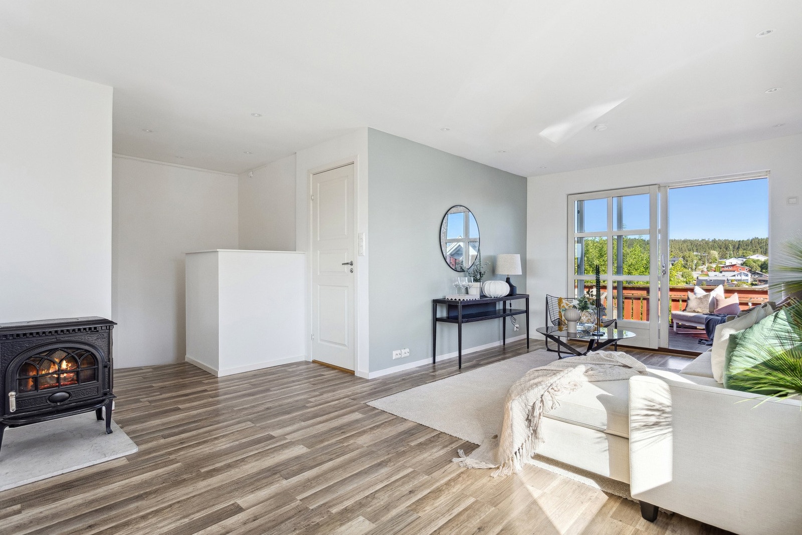 Renovert halvpart av tomannsbolig med 3-roms utleieleilighet - Flott ...