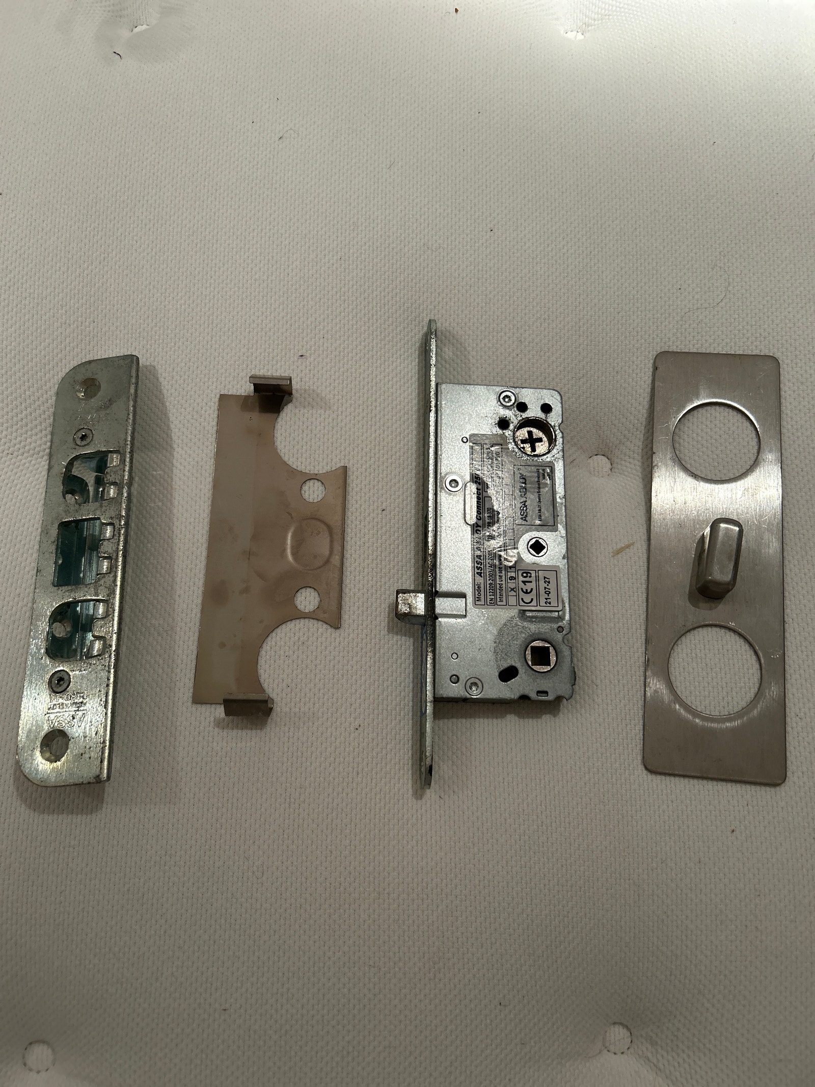 ASSA Abloy (TrioVing) 2500 låskasse med sluttstykke og skilt! | FINN-torget