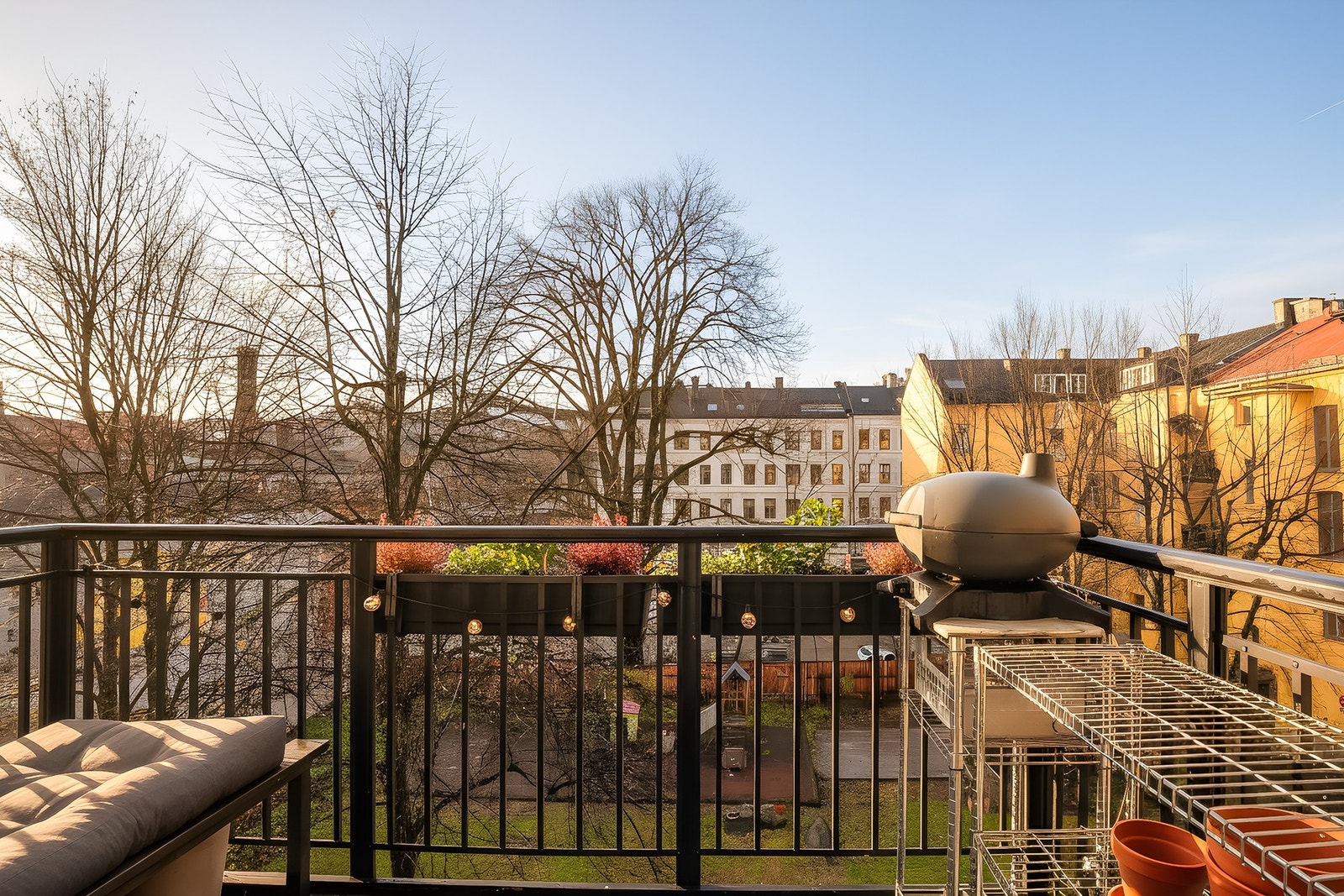 Lys, romslig og sjarmerende 4-roms leilighet - Hyggelig balkong vendt ...