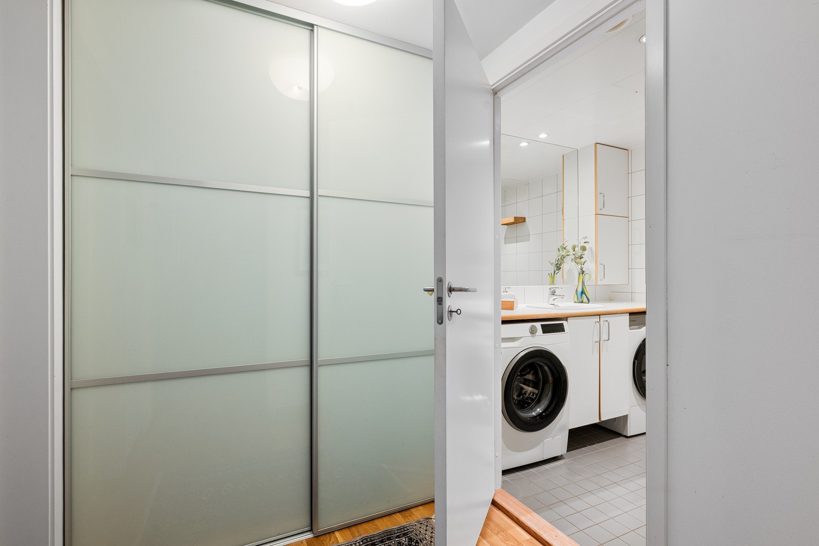 Innbydende & lys 3- roms med balkong på 10 kvm | God standard | Peis ...