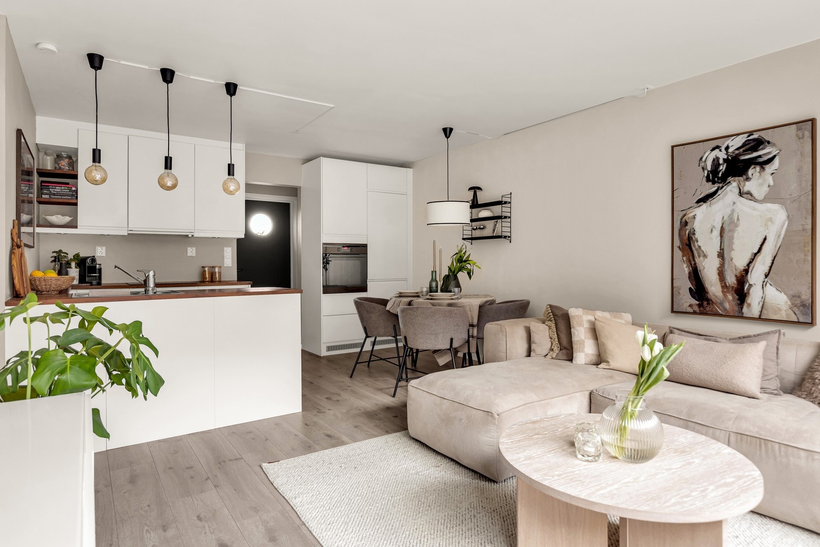 Lys og moderne 2-roms fra 2007 med 28 m² sørøst-vendt terrasse og ...