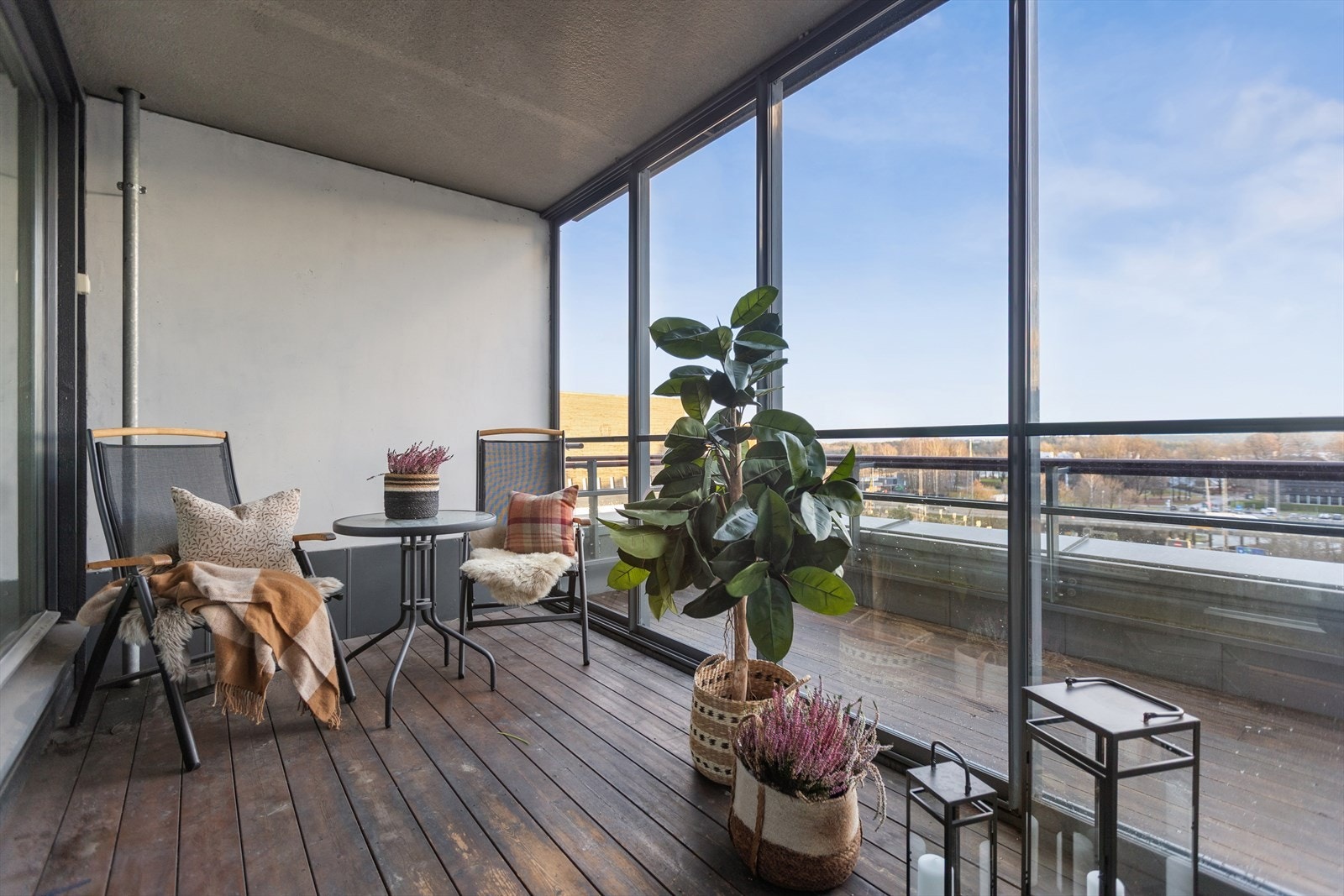 Attraktiv 2-roms selveier med heisadkomst | To balkonger | Garasjeplass ...