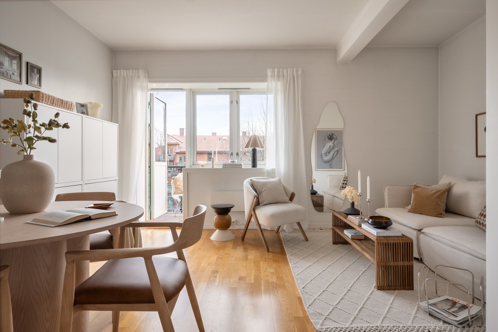 Stor, lys og gjennomgående 2-roms - Balkong mot frodige omgivelser ...