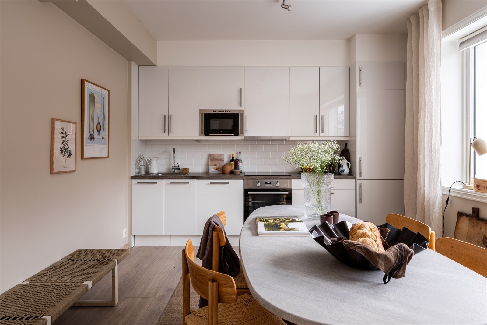 Lys, delikat og praktisk 4-roms endeleilighet pusset opp i 2020 | V ...