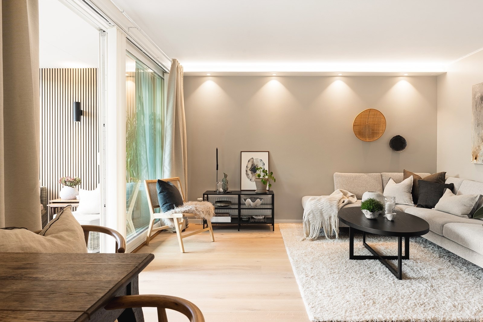 Lys og trivelig 3-roms med fast garasjeplass! Innglasset balkong og ...