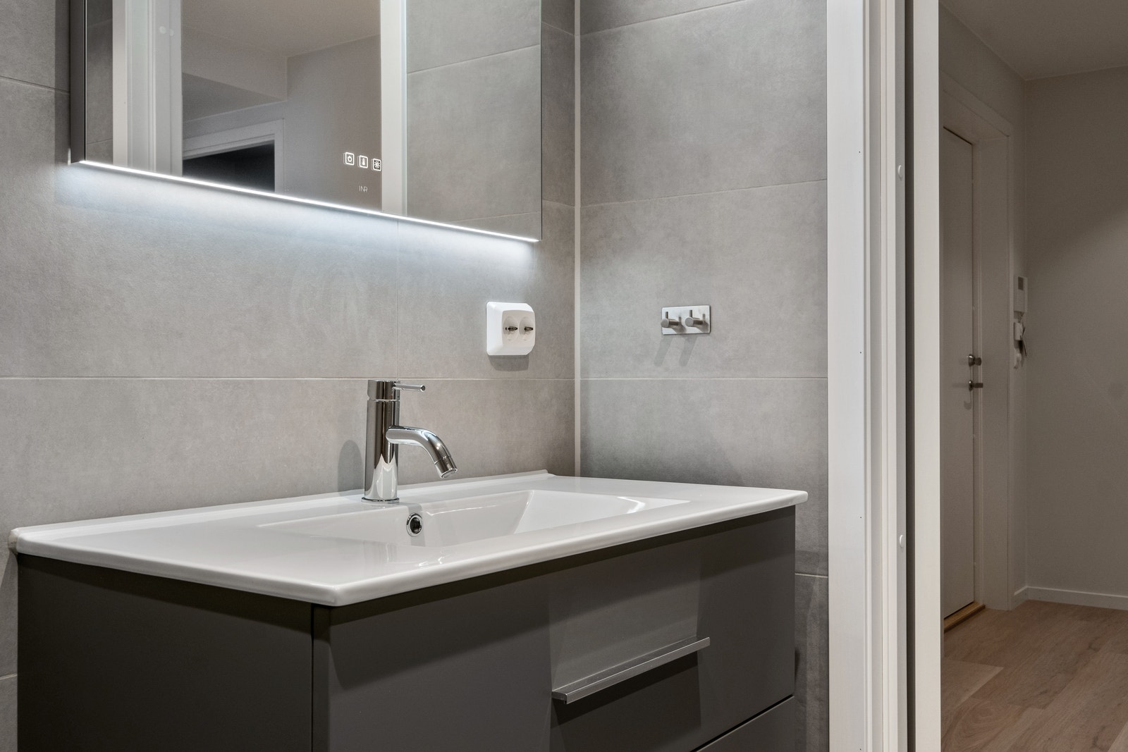 Kliss ny 4-roms leilighet! Kun 2 min til T-banen, Heis, Balkong, 2 Bad ...