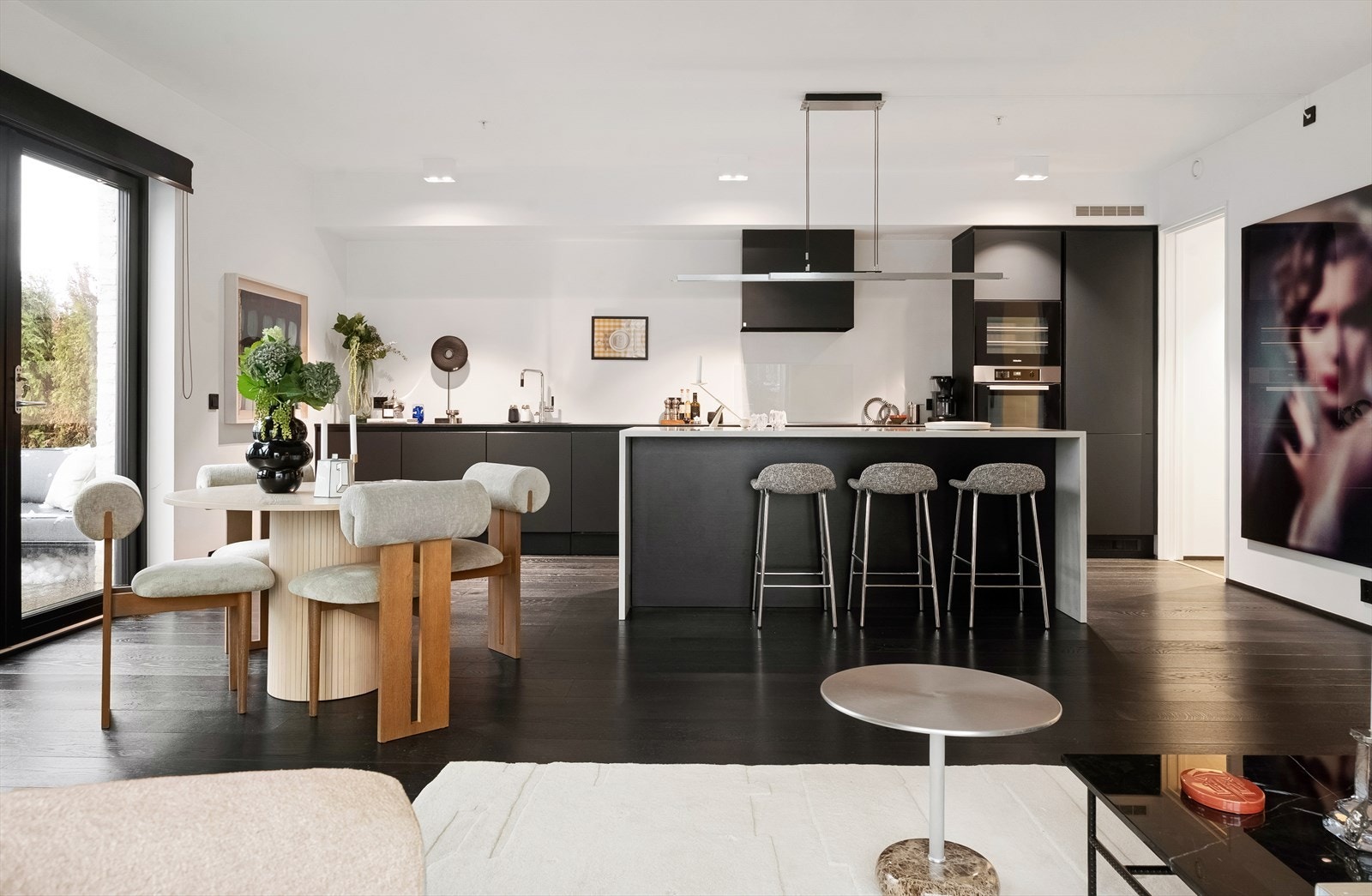 Moderne 3-roms fra 2020 med gjennomgående god standard, vannbåren varme ...