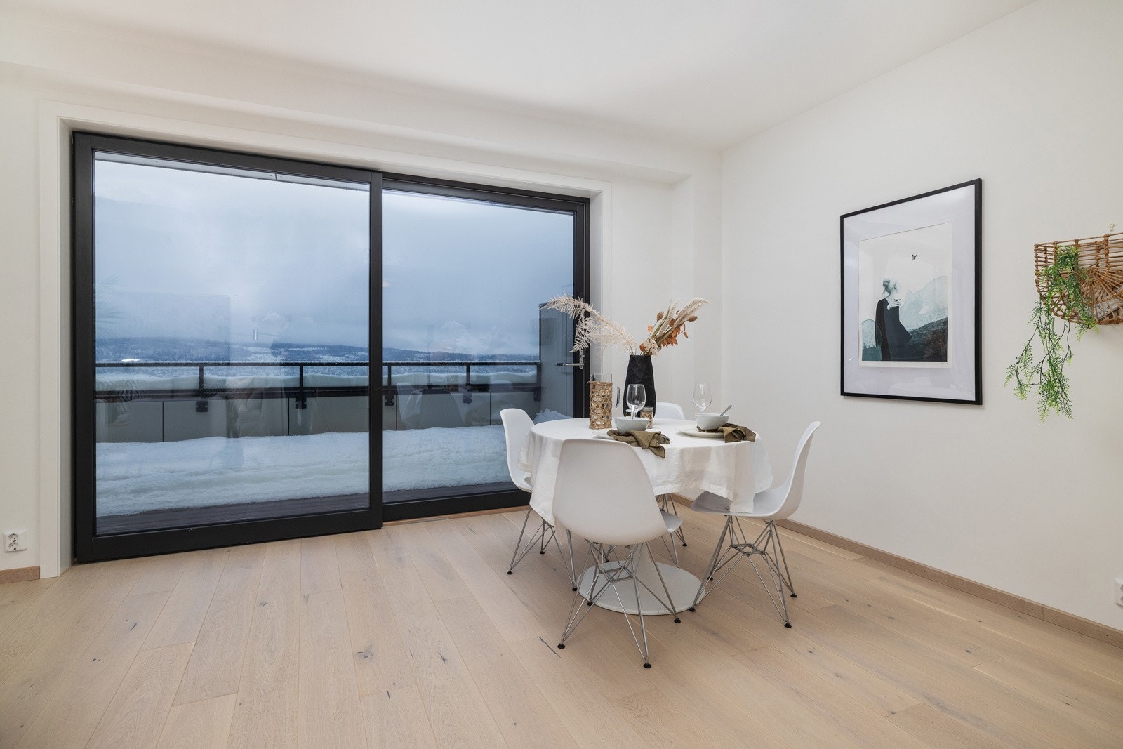 Eksklusiv 3-roms selveierleilighet fra 2021 med spektakulær utsikt ...