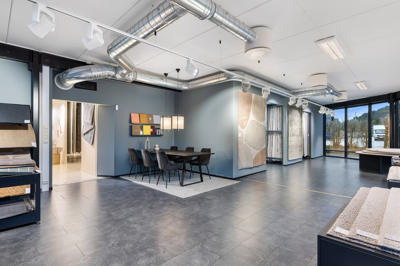 Stor, velholdt og innholdsrik kombinasjonseiendom. | FINN eiendom