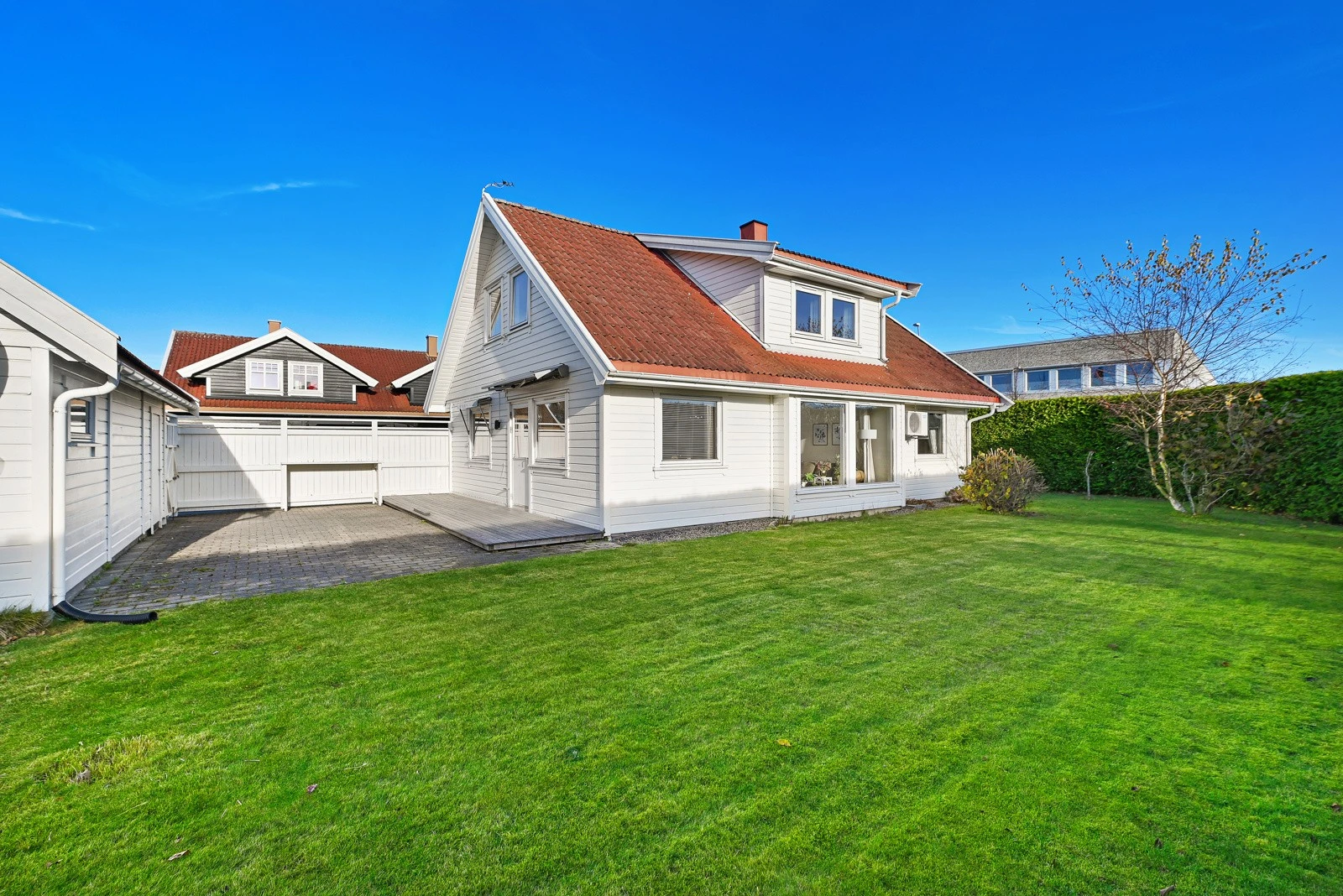 Ekholt - Fin enebolig med garasje og flott skjermet hage. Utleiemuligheter i 2. etasje ...