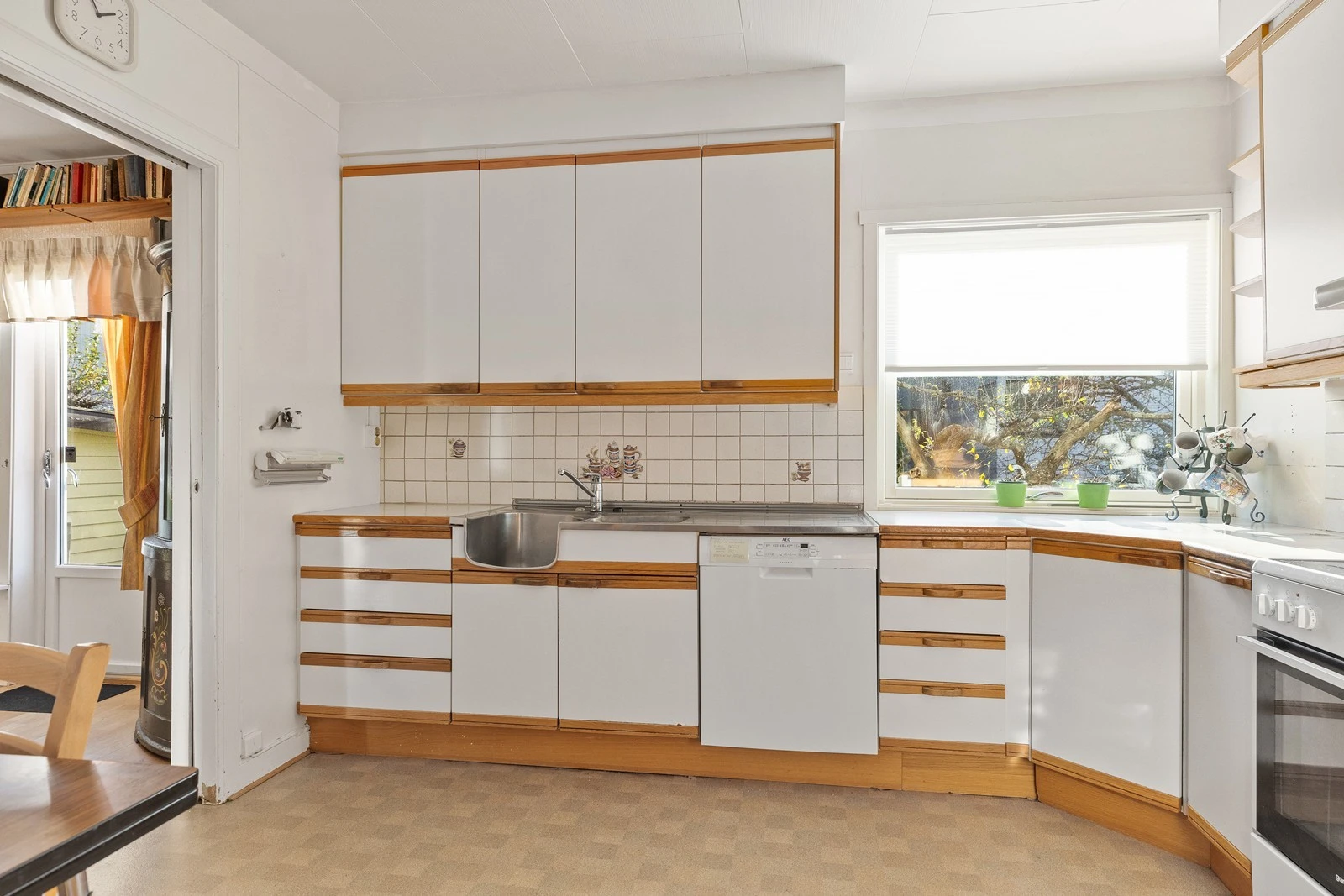 Sentrumsvilla med usjenert bakhage, bergvarme og garasje - sentrum ...