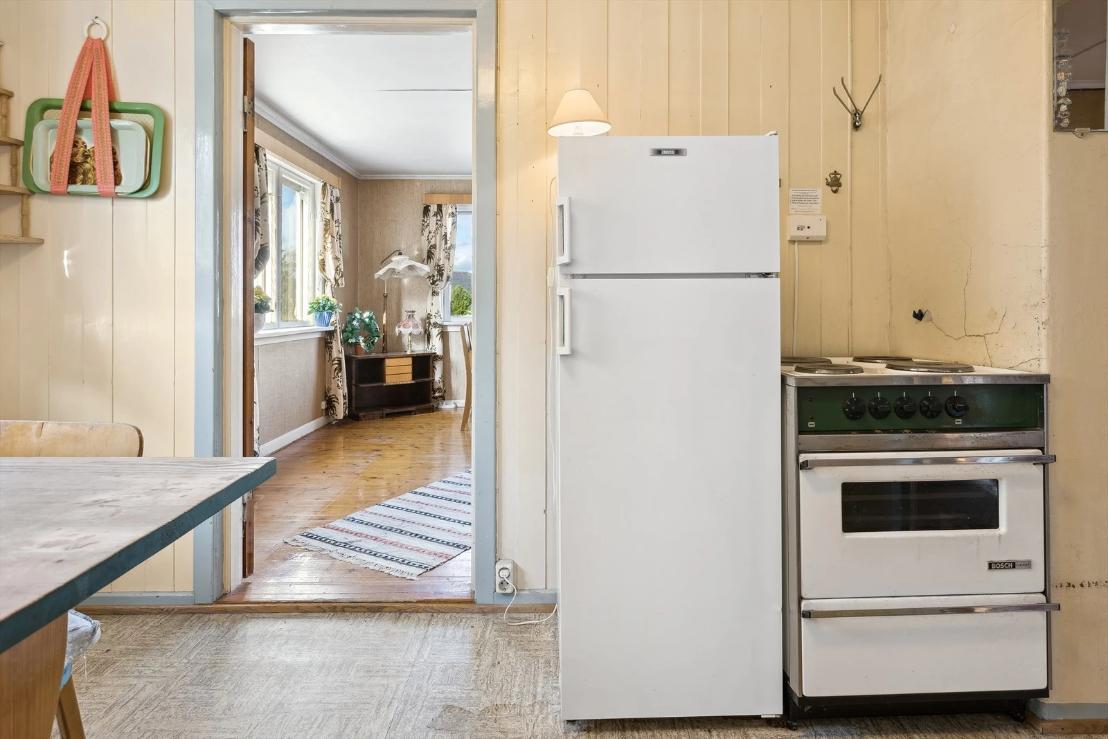 Eldre og sjarmerende enebolig på Dombås. Stor, eiet tomt på ca. 1 172 ...