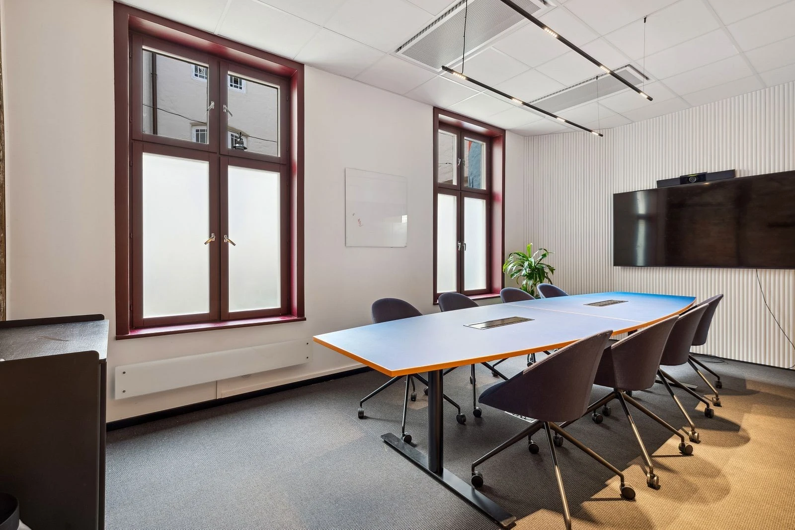 Thon Flex i Karl Johans gate - Flott hjørnekontor. Alt ink. i husleien ...