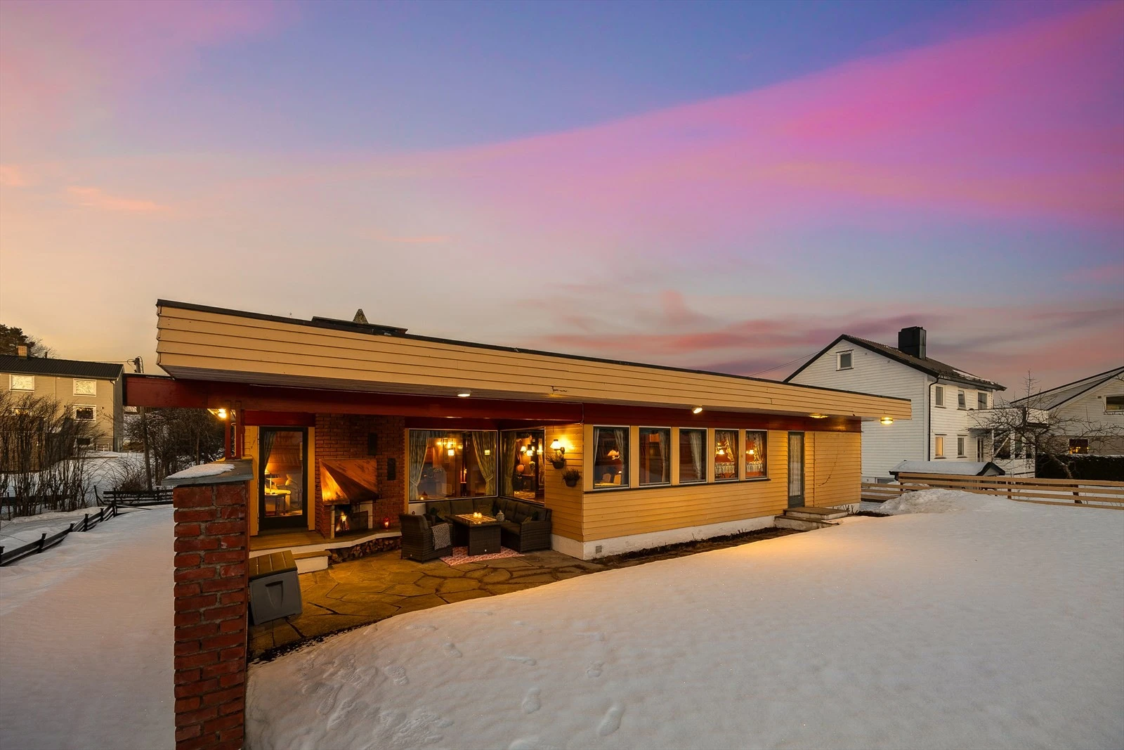 Sjeldent atriumhus på 177 m² BRA | Ett plan | Mod.behov | Stor, solrik ...