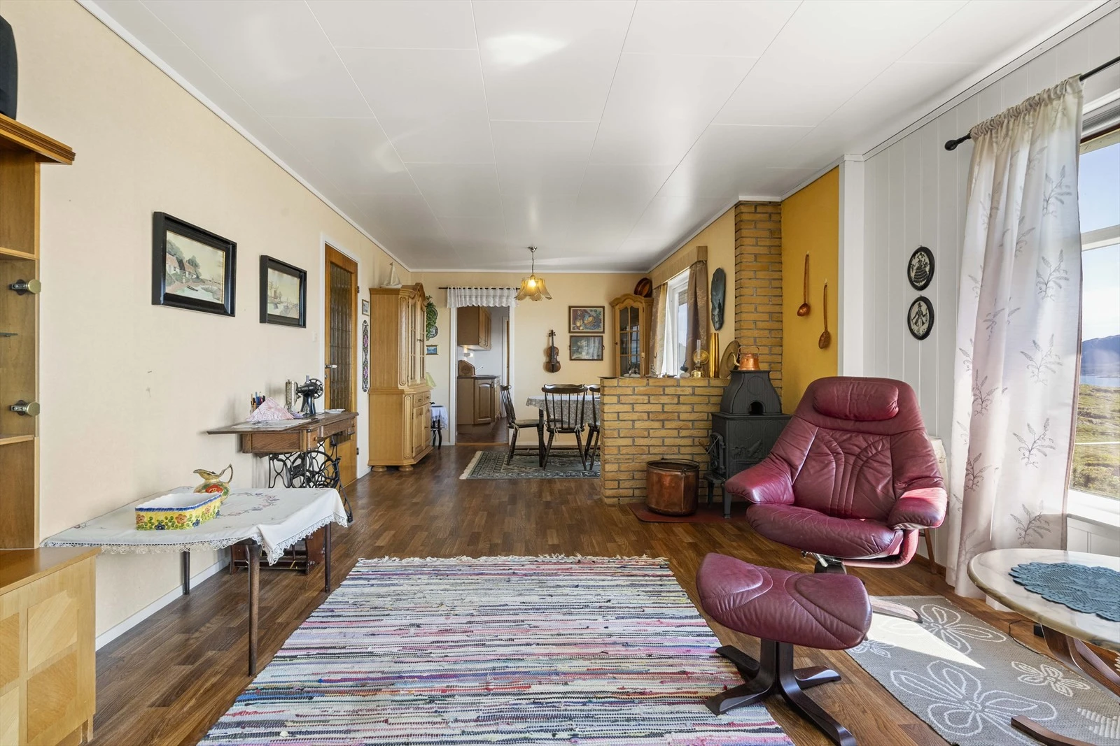 Bustad/ fritidsbustad på eit plan - Nydeleg utsikt mot Reksta ...