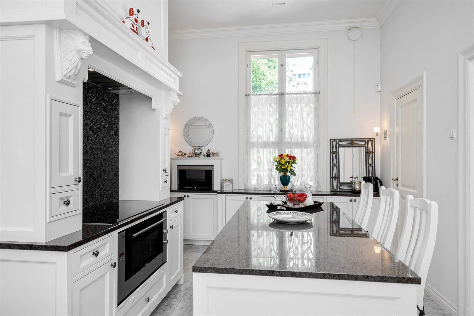 Storslått eiendom på Frogner med hovedhus, portnerbolig og vakker have ...