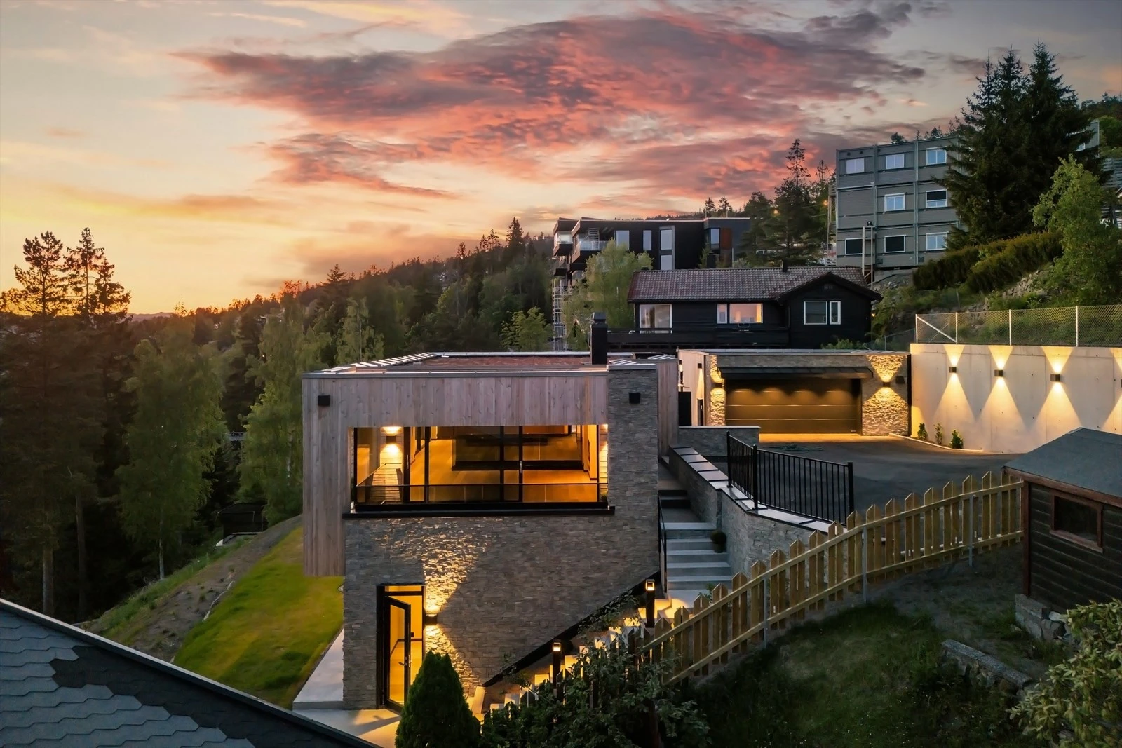 Nybygget, unik og eksklusiv enebolig tegnet av LOGG arkitekter ...