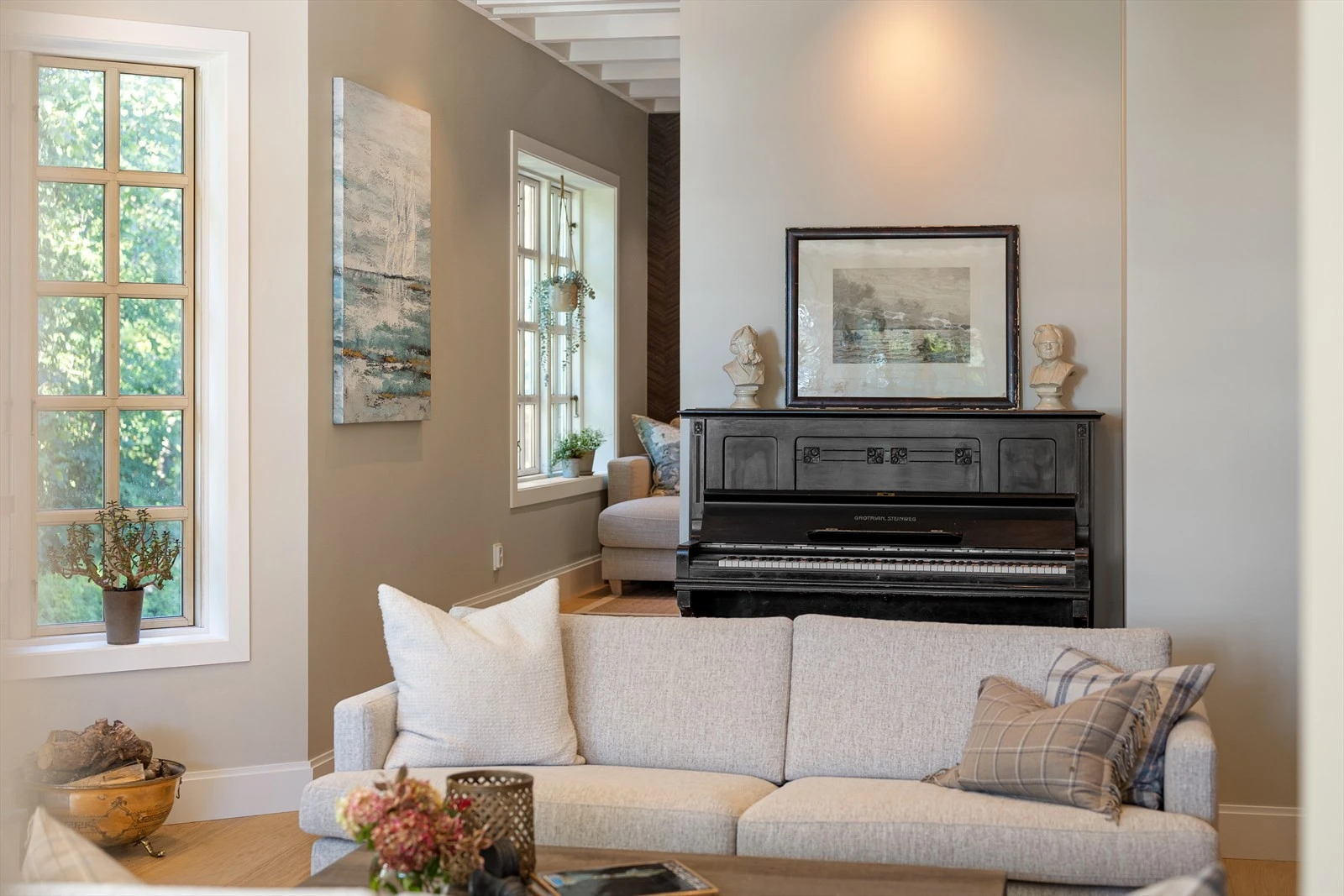 Park, strender og Kongeskogen. Stor, lun villa med sjelden beliggenhet ...