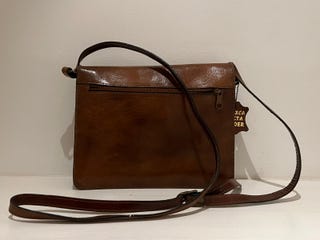 Pen brun BOXCA skulderveske i ekte skinn - Danmark | FINN-torget