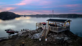 Sjelden mulighet! Hytte med selveiertomt på øy - brygge, uteplass og ...