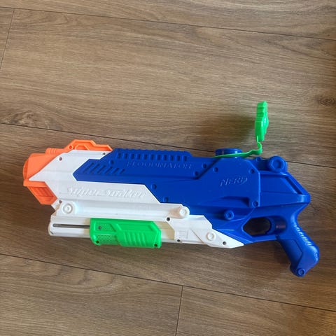 Super Soaker Flash Flood Vannpistol Blå | FINN-torget